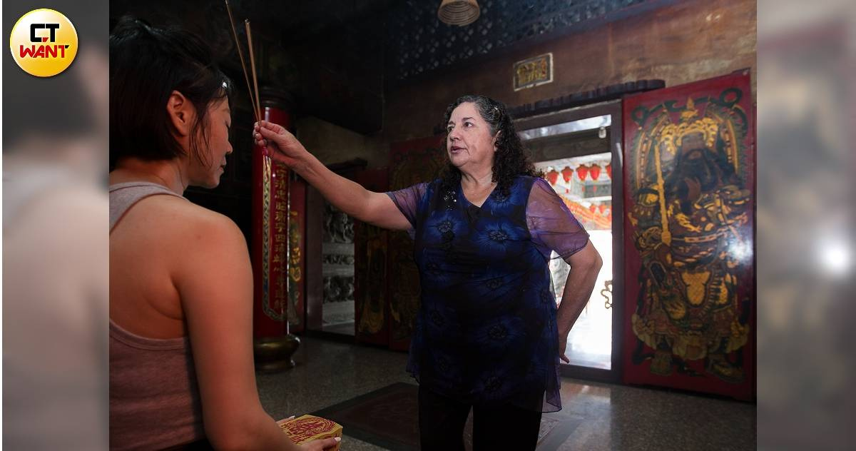 阿兜仔廟婆1／為愛飄洋來台34年 奉獻半輩子「挖系呆丸郎」 | 社會 | CTWANT