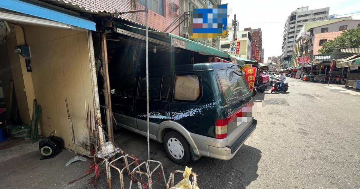 75歲翁「油門當煞車踩」撞進自強夜市牛排店 老饕哀號：今晚吃不到了 | 社會 | CTWANT