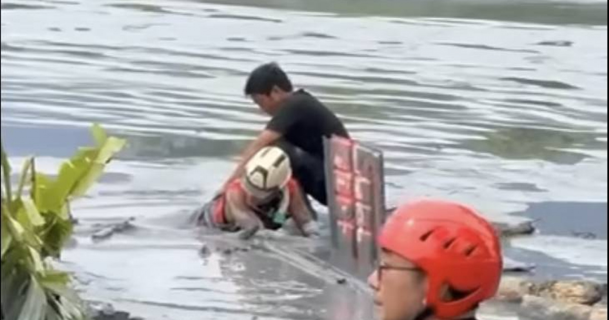 光復佛祖街成重災區！搜救員深陷泥流無法動彈 同伴急挖掘救援 | 生活 | CTWANT