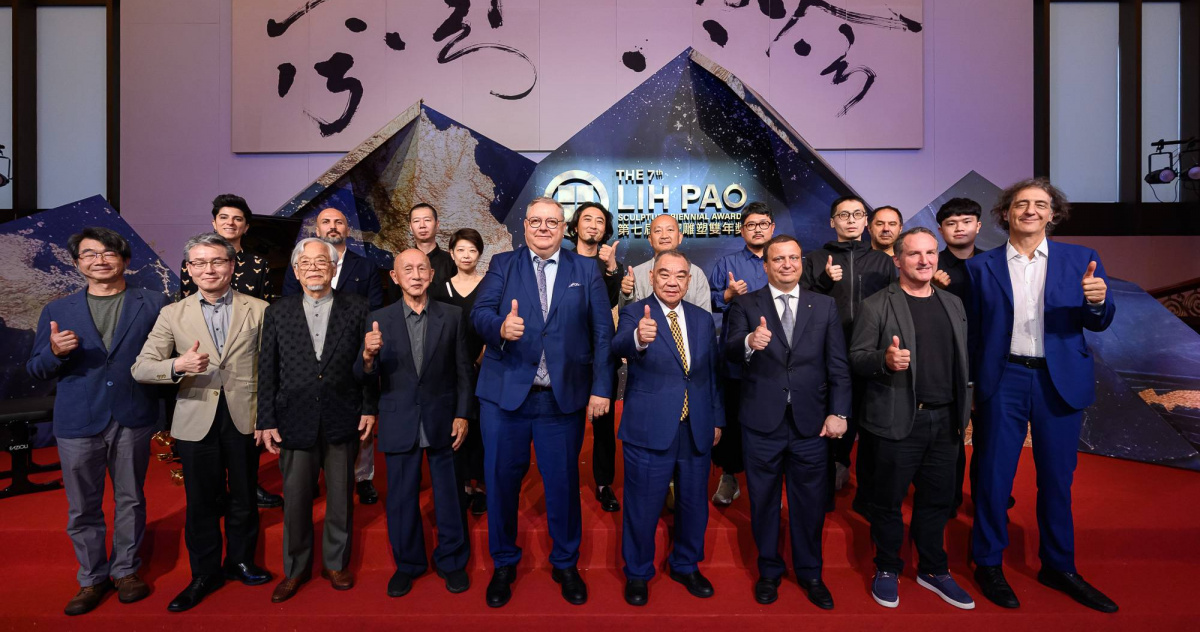 總獎金500萬！第七屆麗寶雕塑雙年獎揭曉 日本藝術家本鄉芳哉以作品《空白-坐佇》奪得金獎 | 生活 | CTWANT