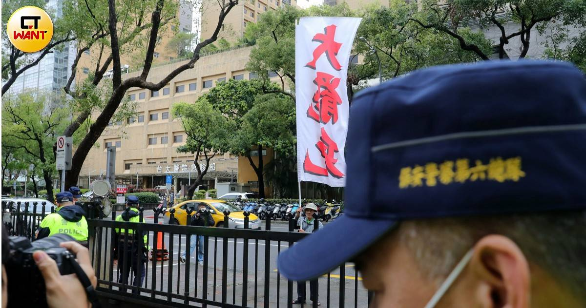 32藍委陷罷免危機 白委喊適時助攻站台 | 政治 | CTWANT