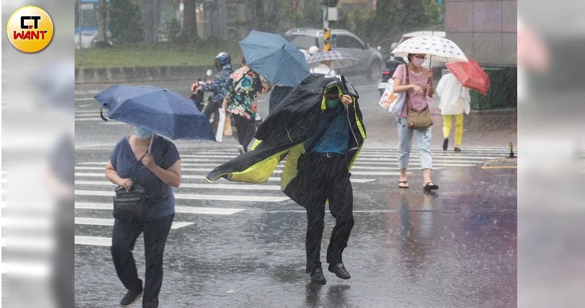 半夜豪雨打雷全台水庫狂進帳615萬噸 鋒面下移將拯救南部水情 | 生活 | CTWANT