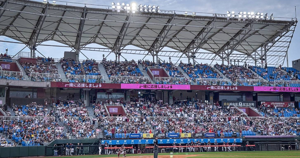 危險球場1／樂天球場頂棚生鏽鐵屑直落 球迷憂南韓球場悲劇重演 | 社會 | CTWANT