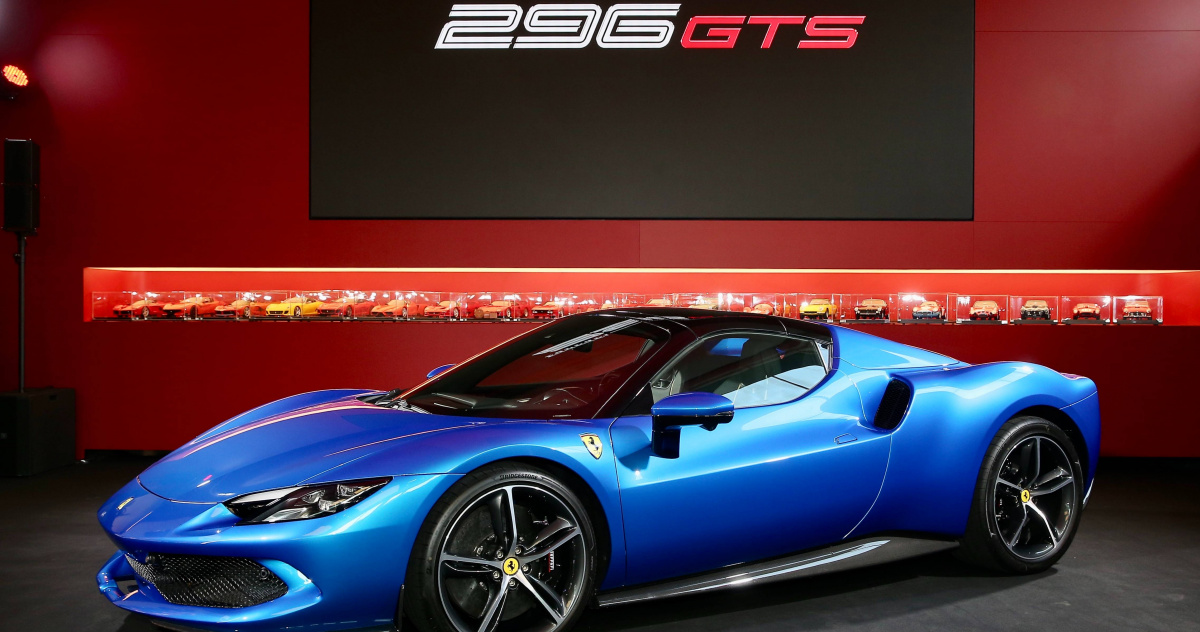 國內車市／油電敞篷Ferrari 296 GTS國內發表 V6引擎搭電動馬達榨830匹馬力 | 財經 | CTWANT