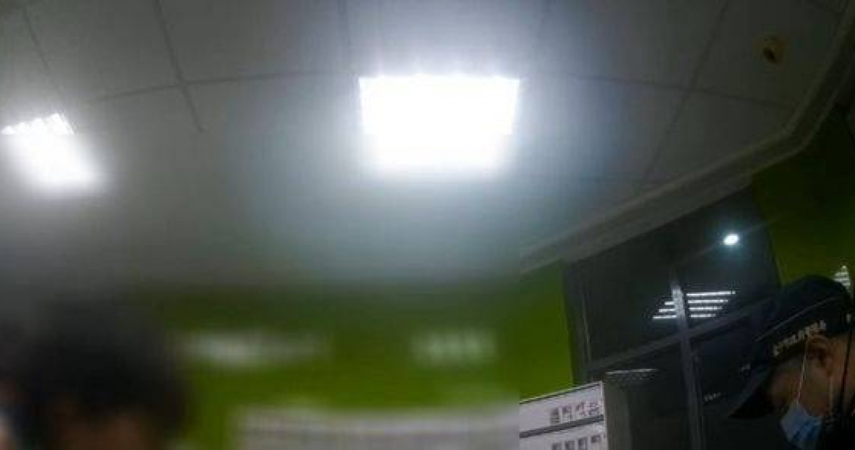 紅酒裝袋爭執失控 女顧客怒砸酒瓶割傷店員 | 社會 | CTWANT