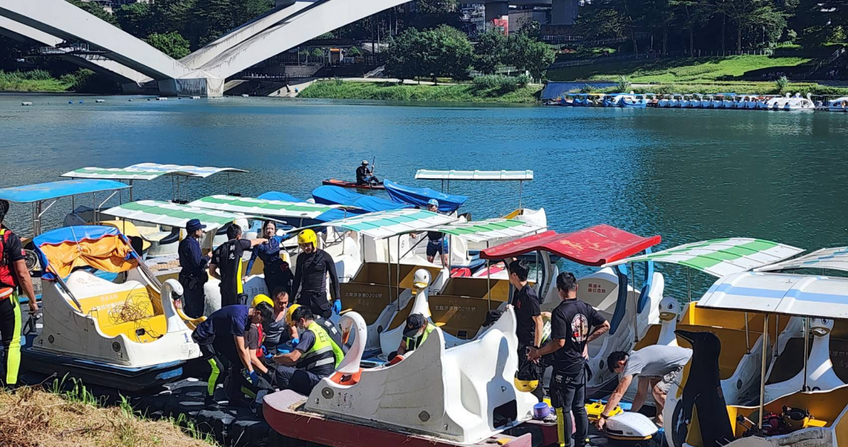 碧潭遊客玩SUP驚見中年女落水 眾人驚魂未定拉上岸CPR | 社會 | CTWANT