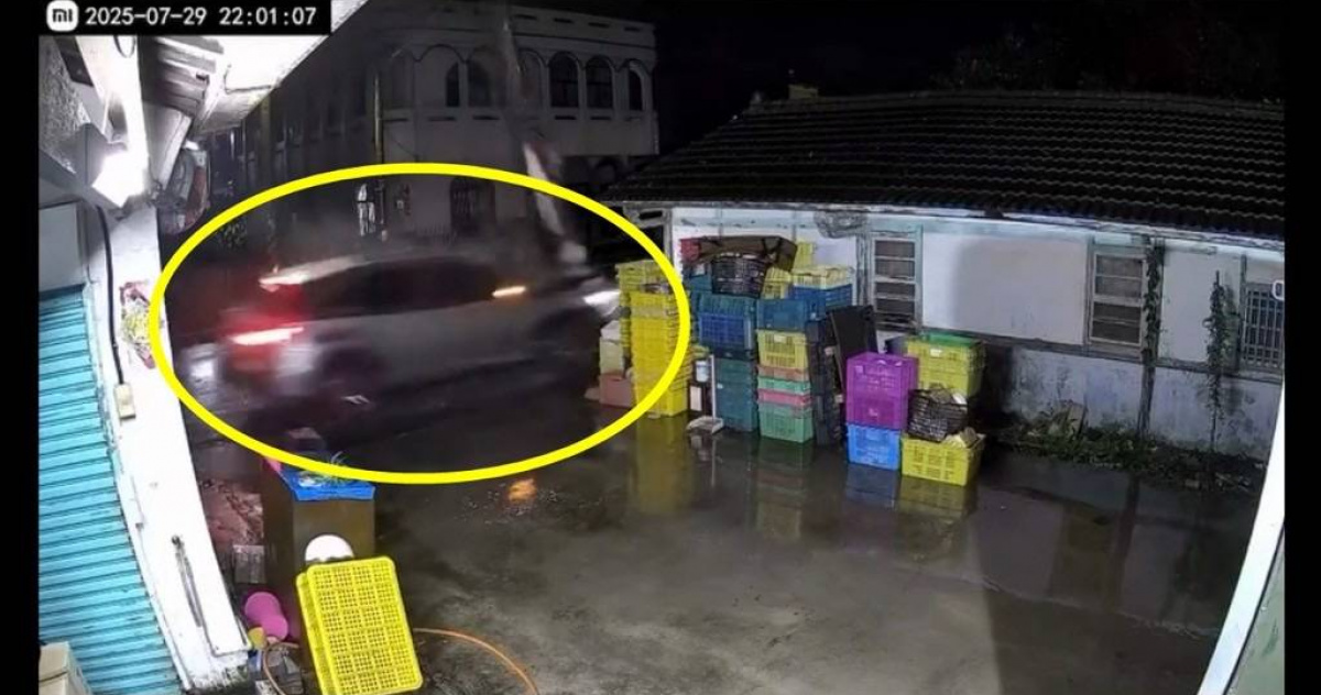 酒駕撞斷電線桿！深夜巨響驚醒鄉民 網友笑虧「電桿承受一切」 | 社會 | CTWANT