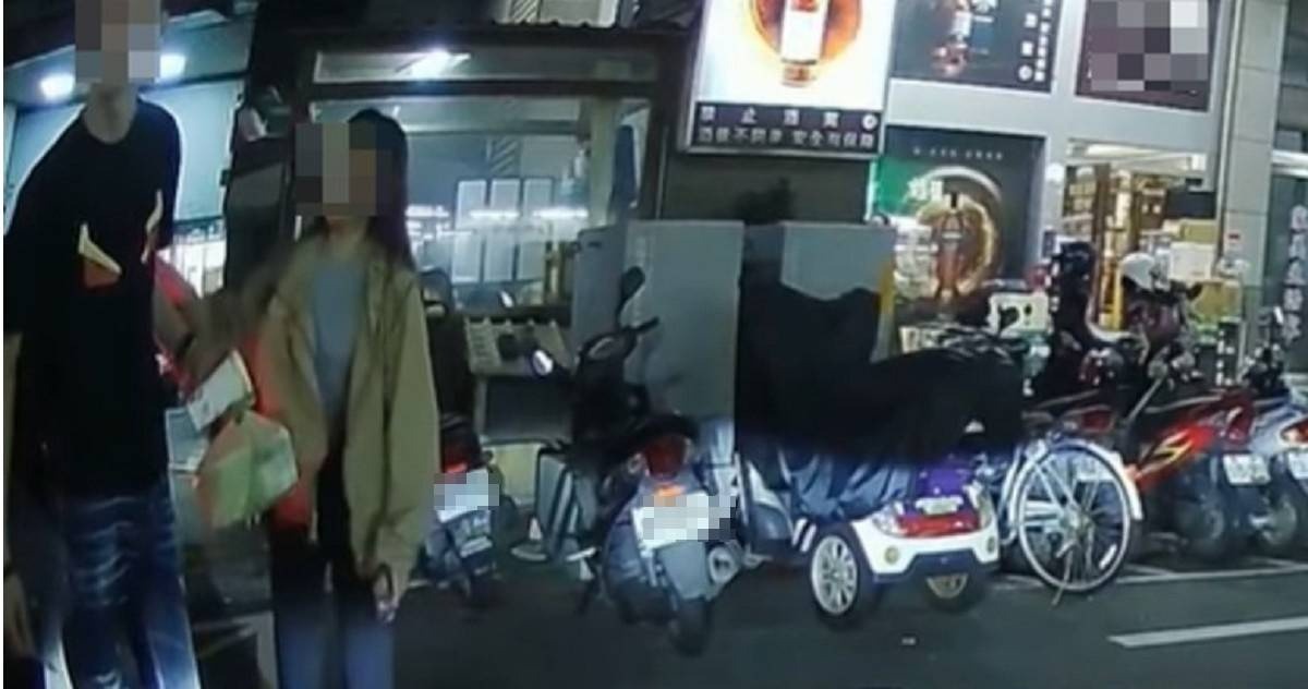 檳榔男違停被按喇叭竟怒嗆！長髮妹急安撫阻衝突 網：妹妹可惜了 | 社會 | CTWANT