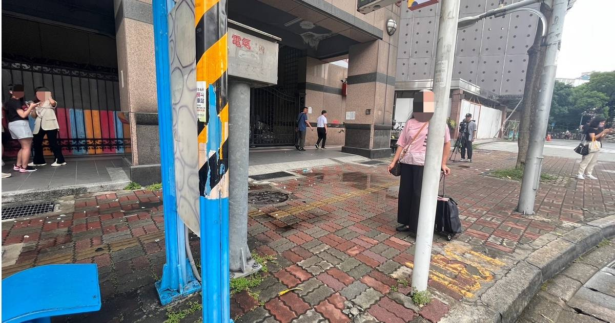 悚！冷氣墜落砸死等公車女大生 新埔站店家聞巨響還原奪命現場 | 社會 | CTWANT