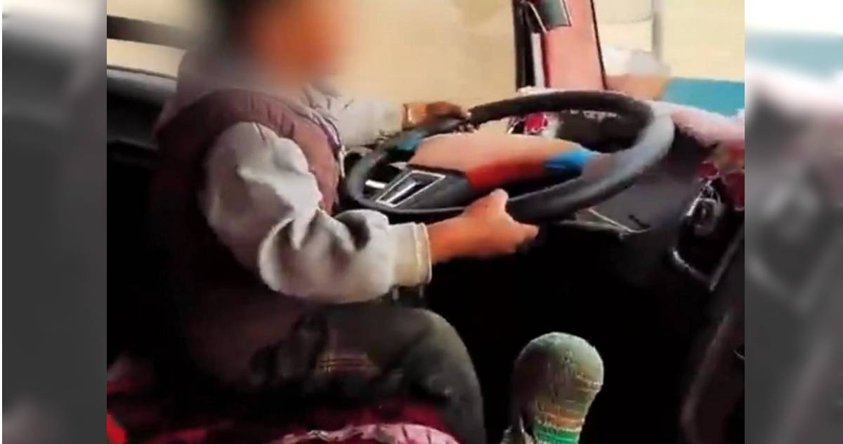 陸男拍3歲兒駕駛貨車上路 畫面曝光網罵翻：要害死其他人？ | 國際 | CTWANT