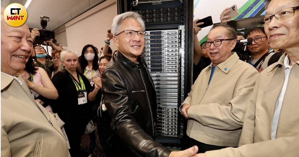 黃仁勳如搖滾巨星現身COMPUTEX 被問白髮稱「我老但我熱愛工作」 | 財經 | CTWANT