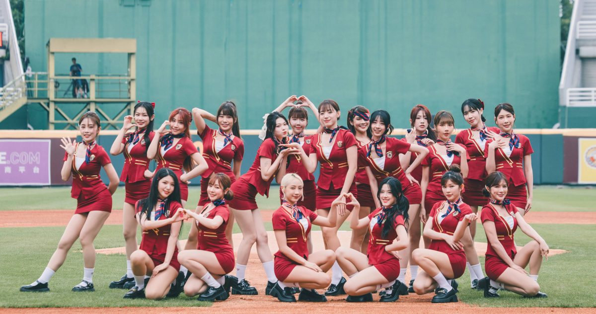 韓啦啦隊女神河智媛化身空姐 岱縈開心同台偶像 | 娛樂 | CTWANT