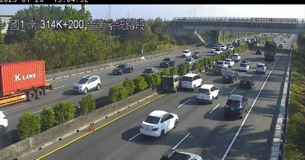 初五國道11處塞爆 國1「6車追撞」回堵8公里 | 生活 | CTWANT