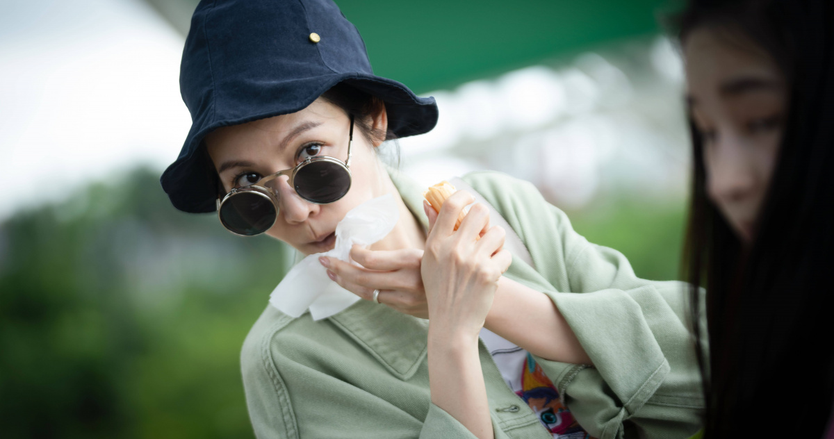 曾莞婷戴墨鏡漁夫帽跟蹤兒子約會 自認是被戲劇耽誤的諧星 | 娛樂 | CTWANT