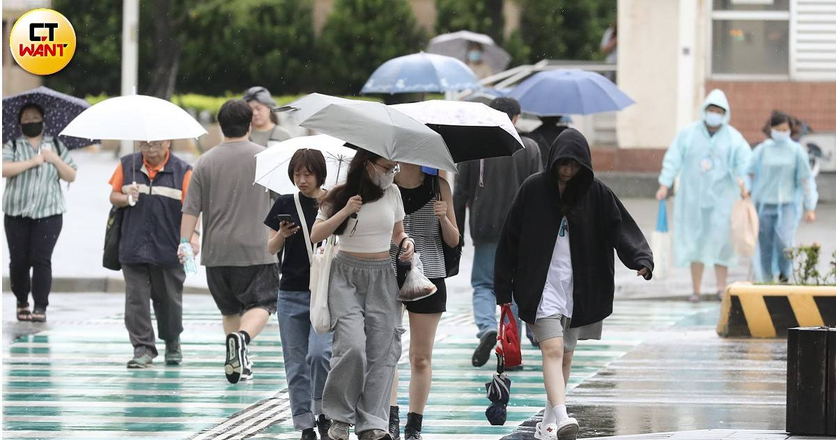 山陀兒盤旋滯留…AI模式4天前路徑預測成真 颱風中心竟變「愛心眼」裝可愛 | 生活 | CTWANT