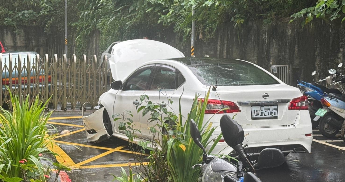 涉詐5000萬！警埋伏逮車手遭衝撞 連開11槍逮2人 | 社會 | CTWANT