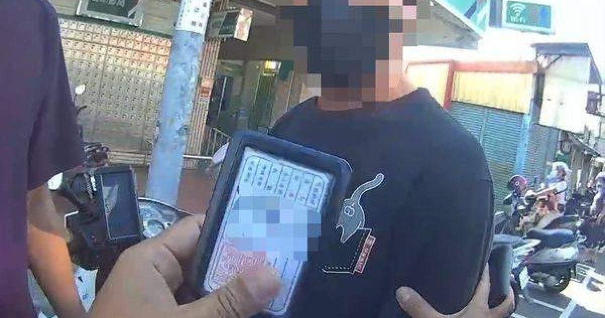 ATM領錢東張西望…越南移工遭警盤查 竟是通緝車手還藏毒 | 社會 | CTWANT