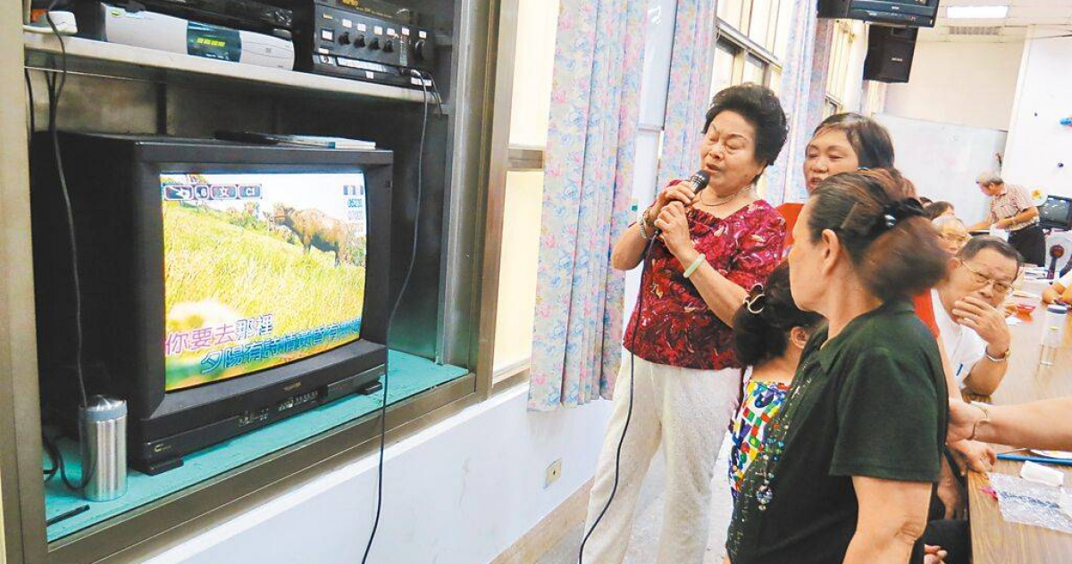 社區公設唱卡拉OK 電腦伴唱機每台收年費3290元 | 生活 | CTWANT