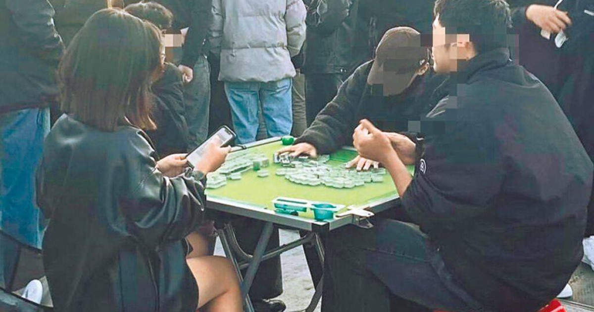 合歡山遊客「擺桌打麻將」惹議 太管處調查若違規將開罰 | 社會 | CTWANT