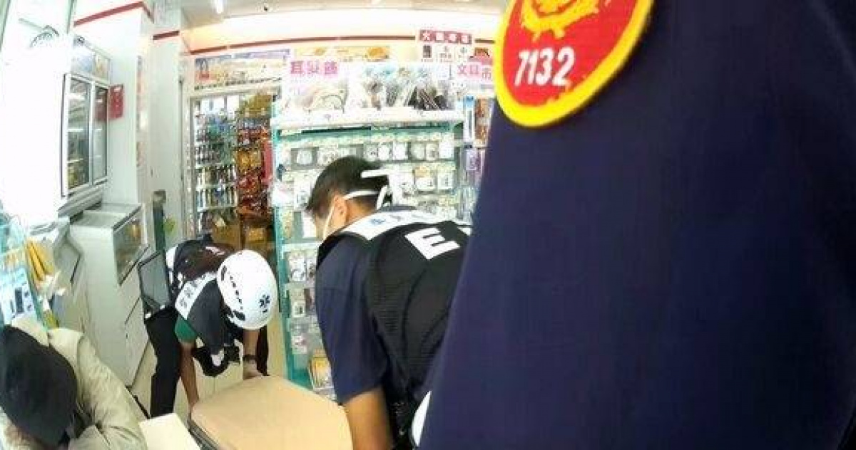 屏東內埔超商驚現女子突路倒 痛苦趴坐獲警消火速救援 | 社會 | CTWANT
