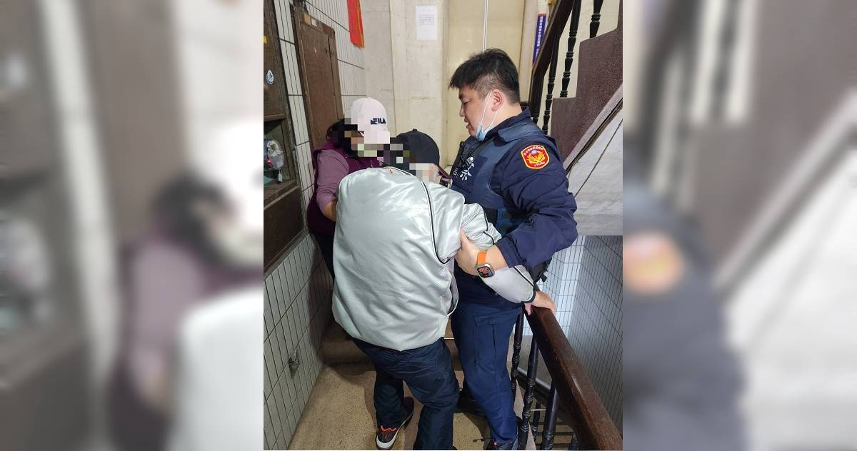 90歲翁癱坐公車亭！忘記名字也忘記回家路…警一動作助他回家 | 社會 | CTWANT