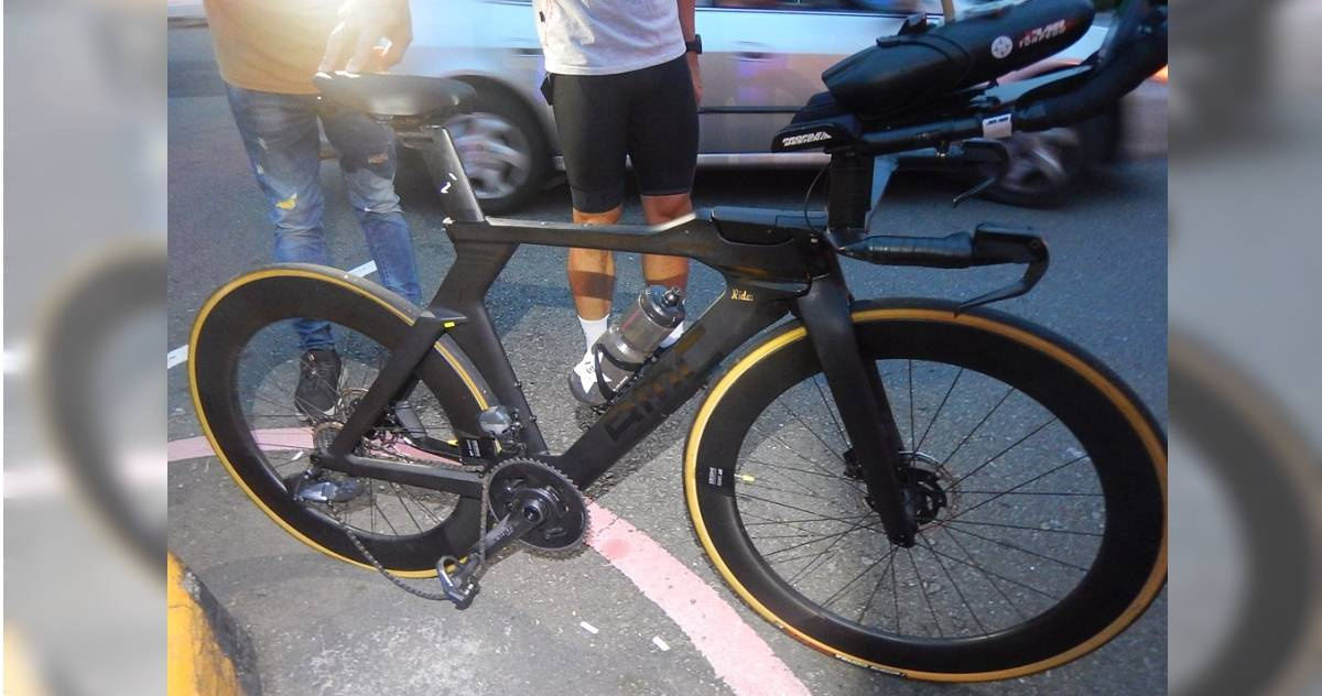 台中轎車趕上班追撞自行車 競賽用車驚人價格曝光駕駛GG了 | 社會 | CTWANT