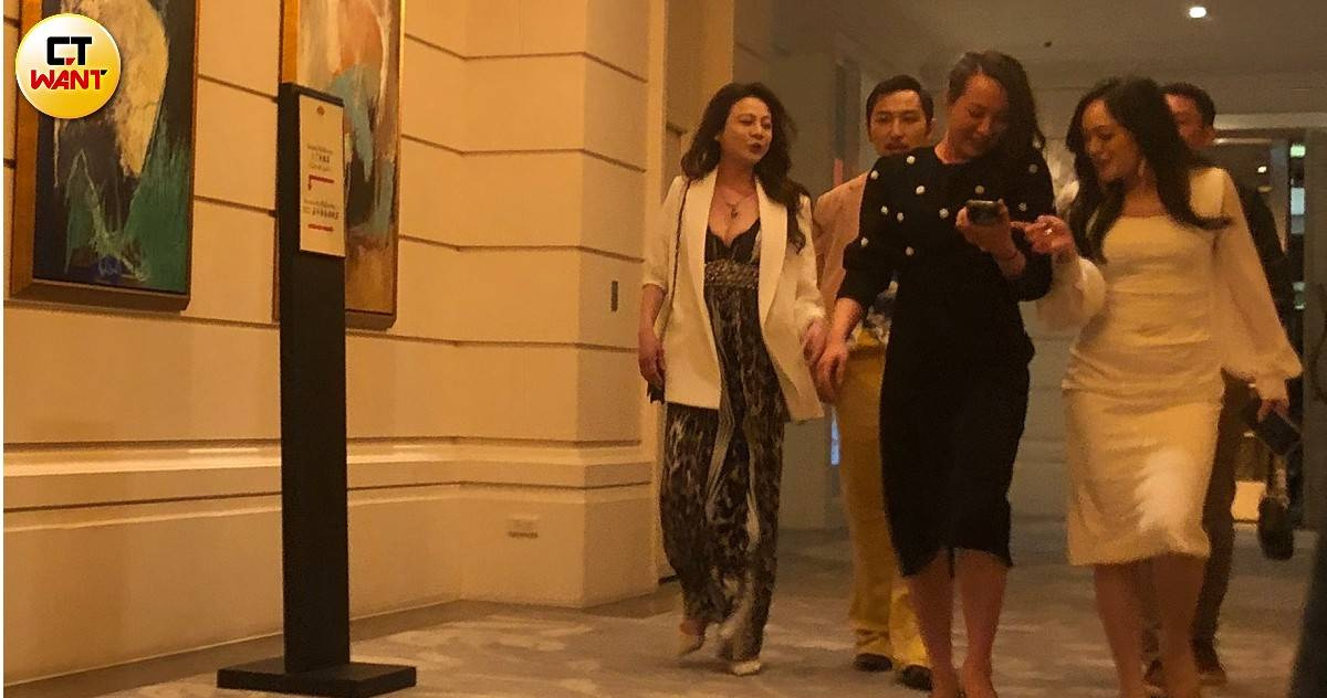 父女親子日／李進良揪女兒當女伴 Emma冷眼看老爸摟阿姨 | 娛樂 | CTWANT