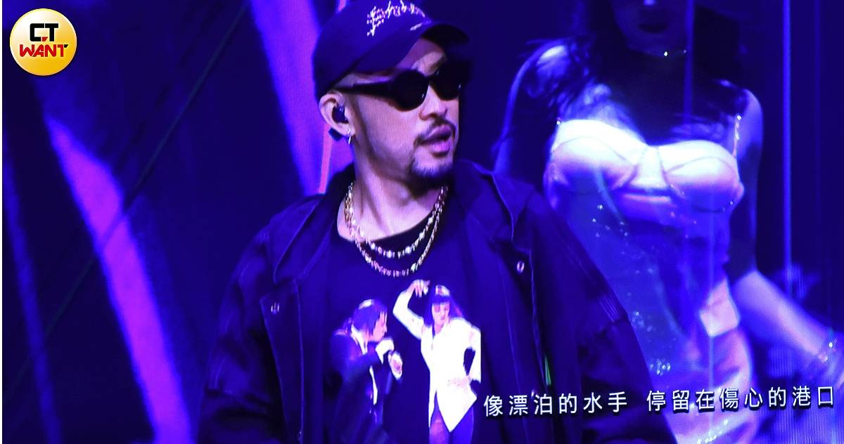 金曲35／放送事故！MC HotDog熱狗被消音 當場下跪「不是我的問題」 | 娛樂 | CTWANT