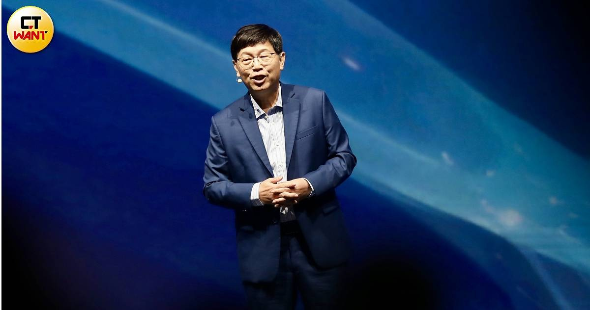 車神駕n7載鴻海董座登場 劉揚偉：「GB200供應鏈準備好了」 | 財經 | CTWANT