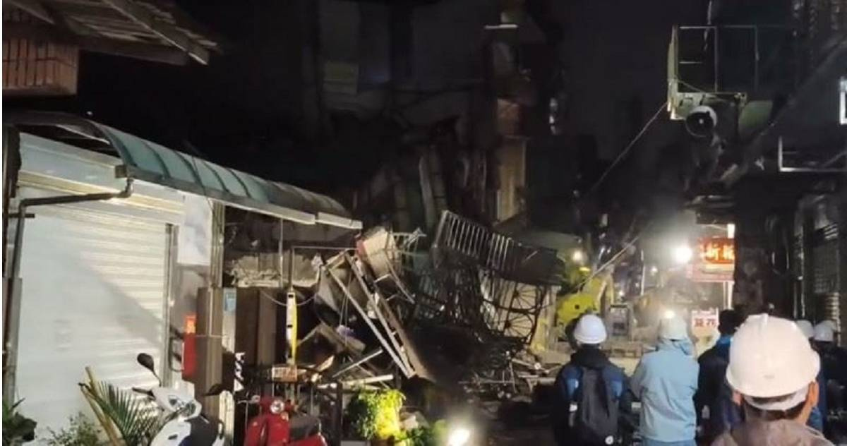 三重「傾斜公寓」倒了！原定今晚進行拆除 未開工「自行倒塌」...現場畫面曝光 | 社會 | CTWANT