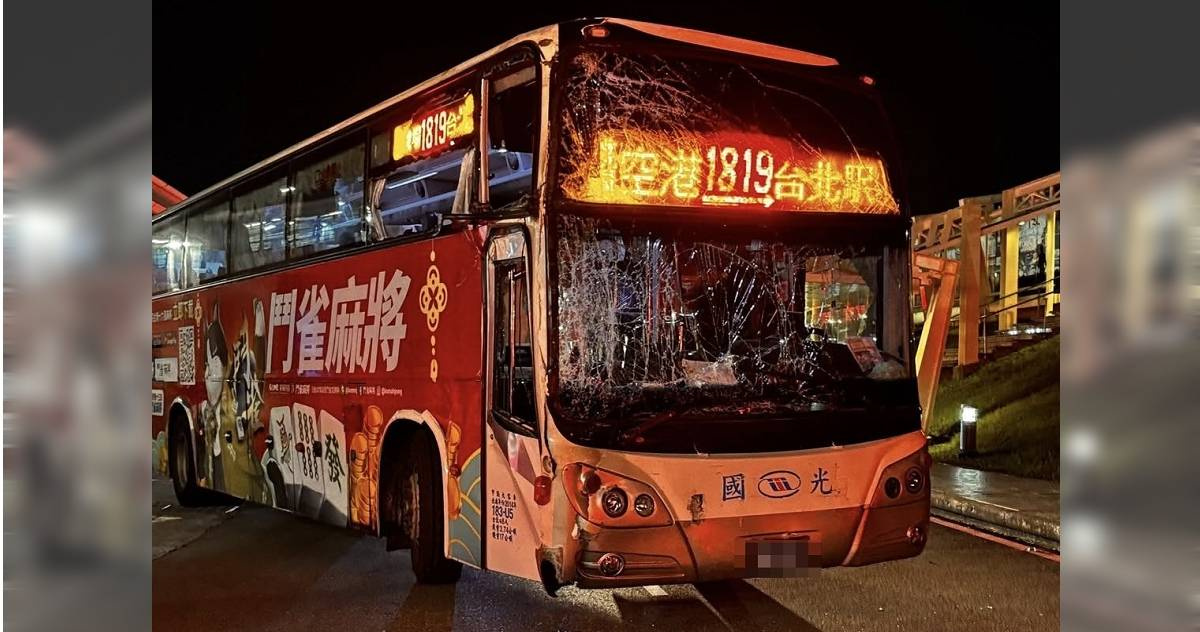 桃機深夜車禍！國光客運突撞牆「擋風玻璃全碎」釀31傷 業者回應了 | 社會 | CTWANT