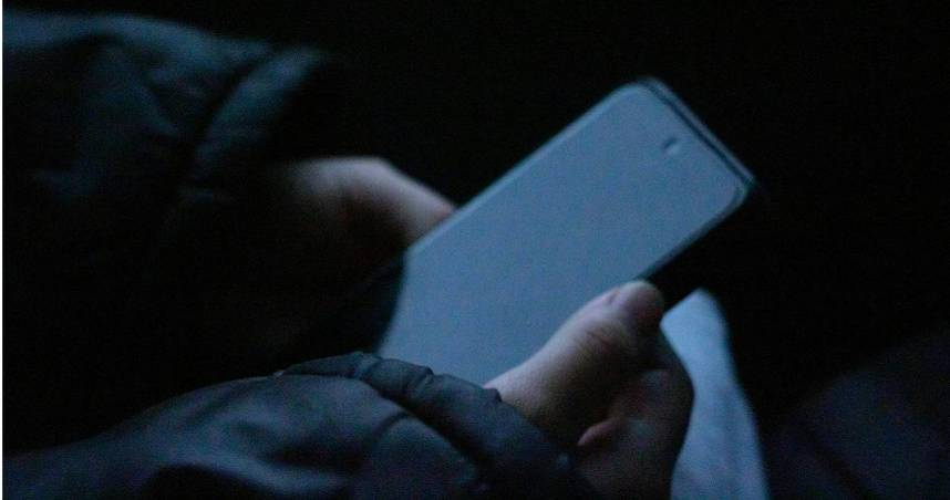 為過戶手機號！她辦「奶奶是爸爸母親、爸是我父親」證明 又被打槍崩潰 | 國際 | CTWANT