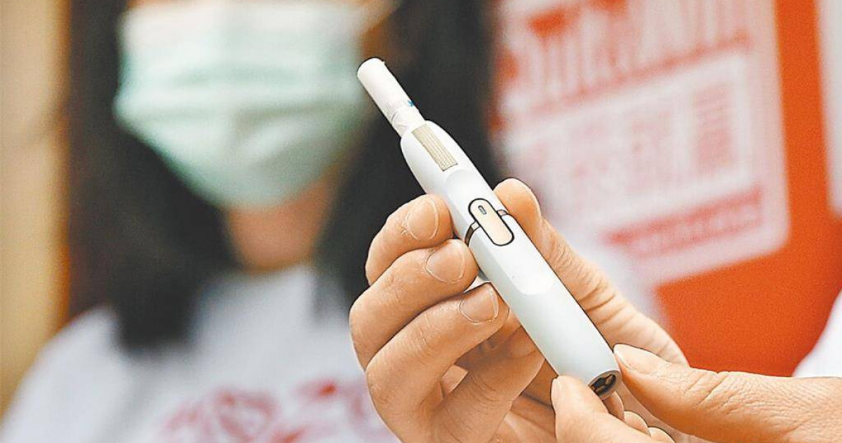 買得到卻管不到？加熱菸首賣傳超商12分鐘完售 衛福部突襲「拿著不犯法」 | 生活 | CTWANT