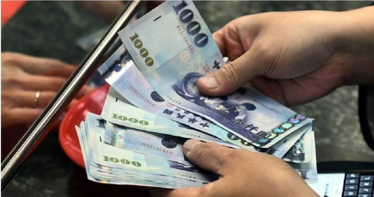 年存30萬仍想哭！33歲女狂兼差嘆：沒把握關鍵10年 | 生活 | CTWANT