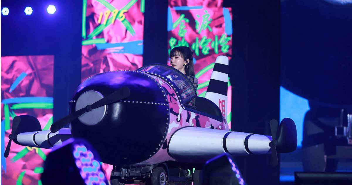 謝金燕開飛機登台！ 6萬人搶看台灣百變女神 | 娛樂 | CTWANT