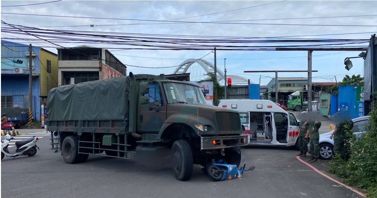 新北三峽軍用卡車碰撞機車 母女送醫搶救後不治 | 社會 | CTWANT
