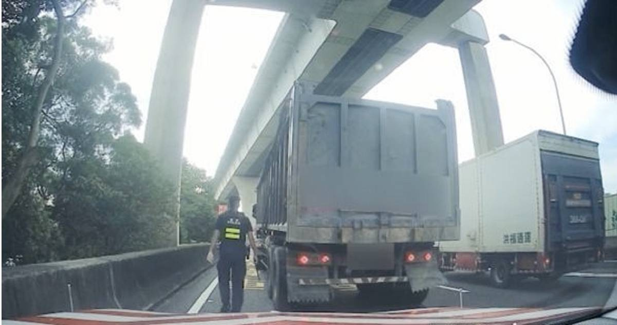 國道驚魂！聯結車假配合突逃逸 警拔槍喝令仍狂飆 | 社會 | CTWANT