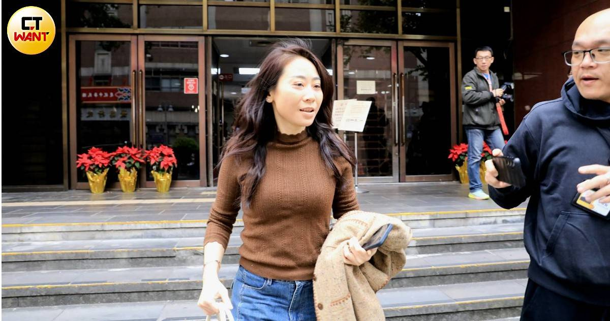 快訊／應曉薇律師現身北院辦手續 僅答：「謝謝關心」快步離去 | 社會 | CTWANT