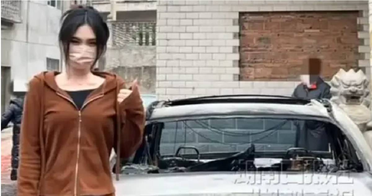 被旁車引爆賓士車慘被燒成空殼 女車主淡定比YA與空殼拍照 | 國際 | CTWANT