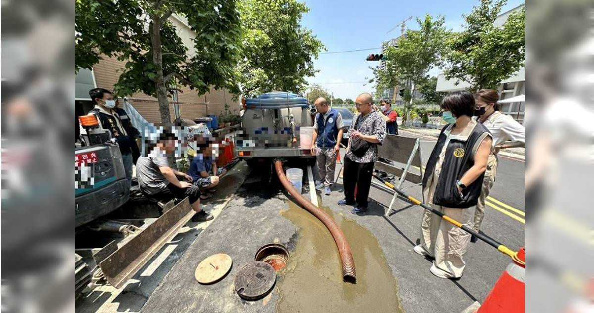 台中黑心水肥業者載「1000噸糞尿」當街排入市區下水道 超噁畫面曝光 | 社會 | CTWANT
