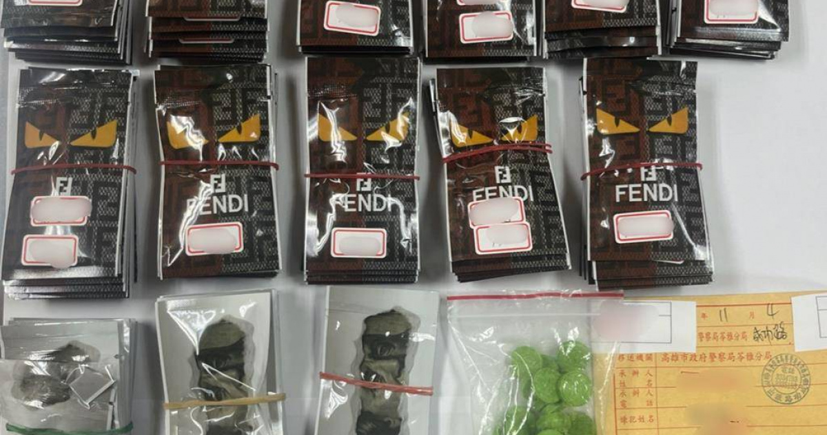 高雄驚險警匪追逐！白色轎車逃警600公尺 車內藏百包毒品咖啡包 | 社會 | CTWANT