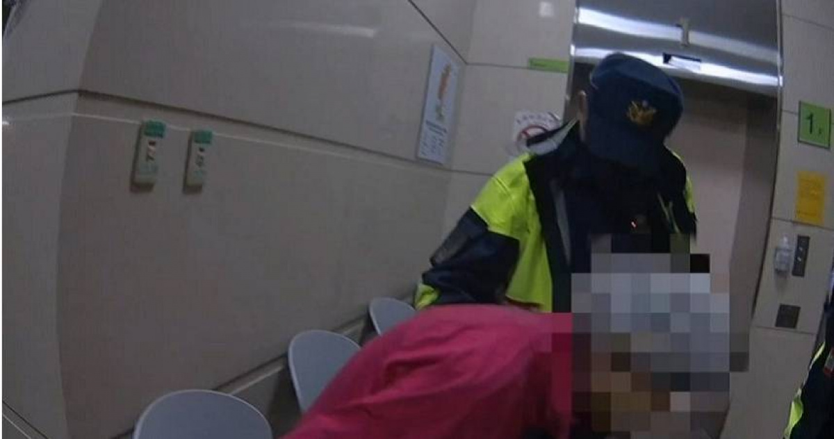 雨天迷途！老婦找不到回家的路 暖警買麵包帶她回派出所休息 | 社會 | CTWANT