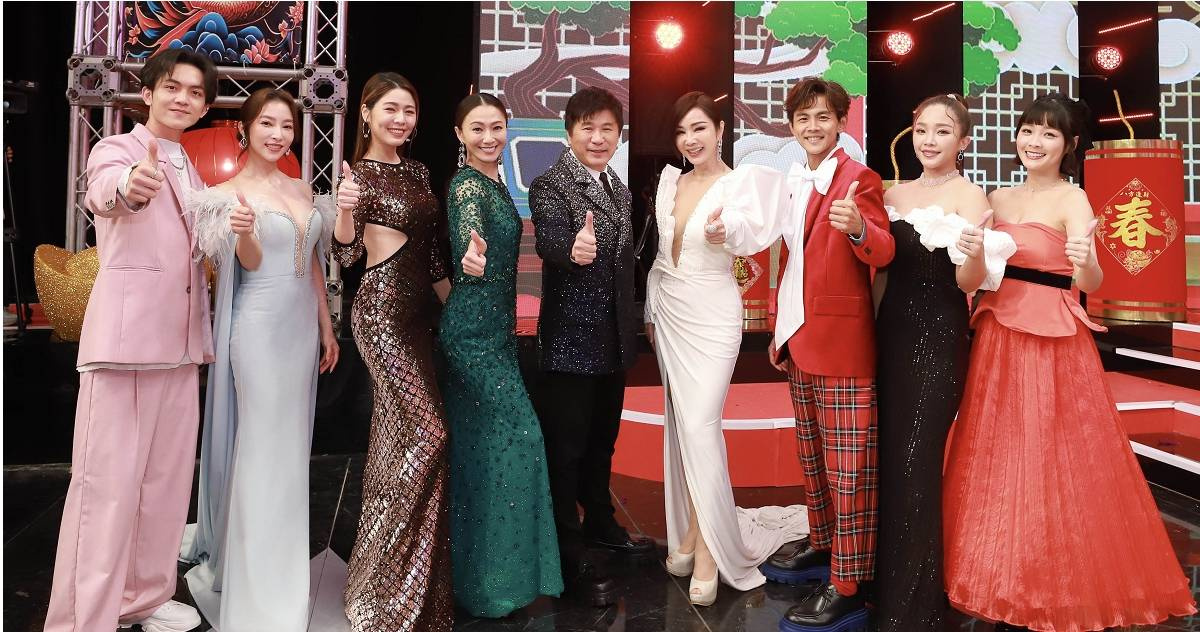 同台胡瓜熱舞 陳美鳳辣露美胸深V開到肚臍 | 娛樂 | CTWANT