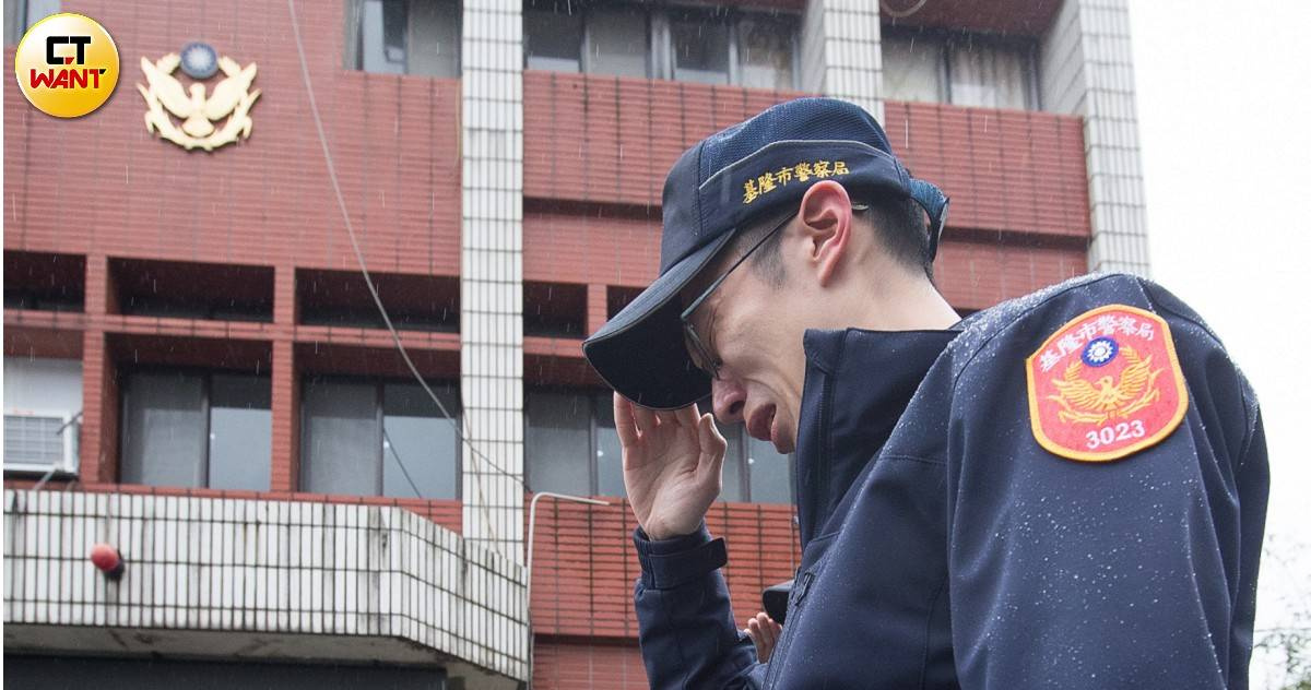 八堵分駐所「列隊招魂」 所長淚崩慟：勤務結束一路好走 | 社會 | CTWANT