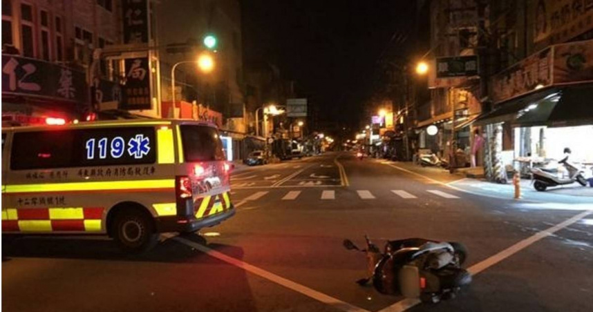 東港街頭驚險一瞬！ 救護車闖紅燈直撞機車無人傷 | 社會 | CTWANT