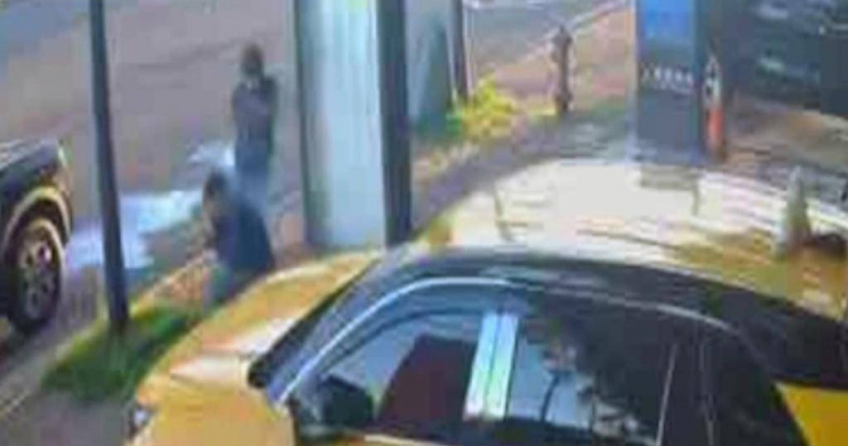 50公尺遠騎樓埋伏！見林士傑現身「直衝狂開槍」 黑帽T殺手原路折返「疑掛假車牌逃亡」 | 社會 | CTWANT