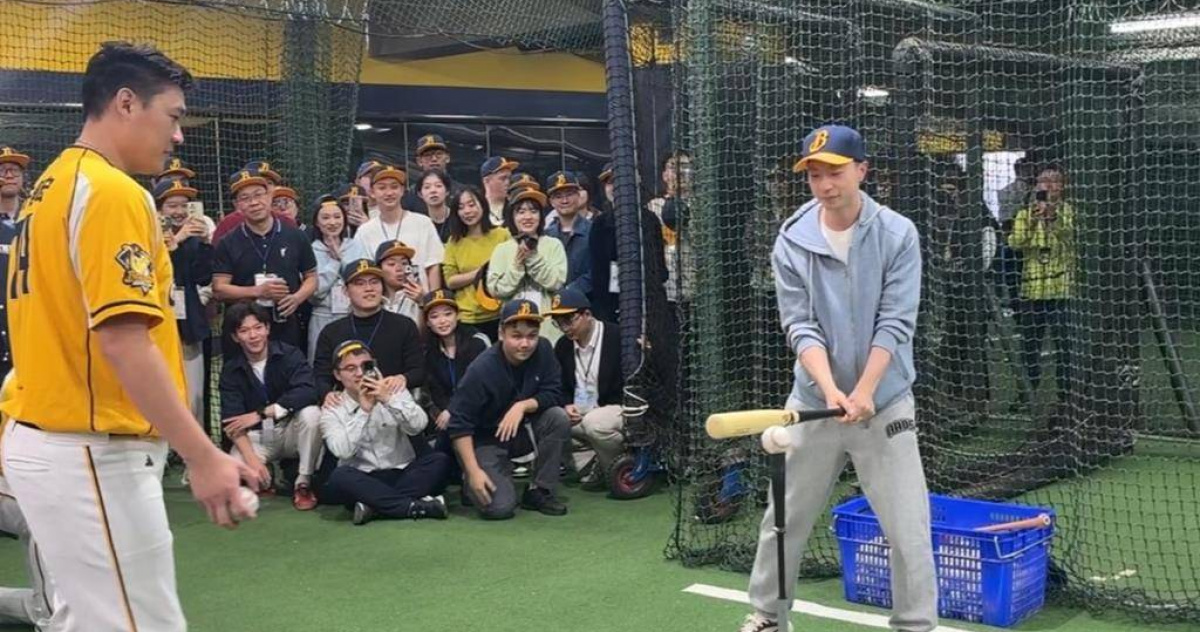 馬龍改拿球棒練打擊！ 兩度揮棒落空自嘲「錯誤示範」 | 生活 | CTWANT