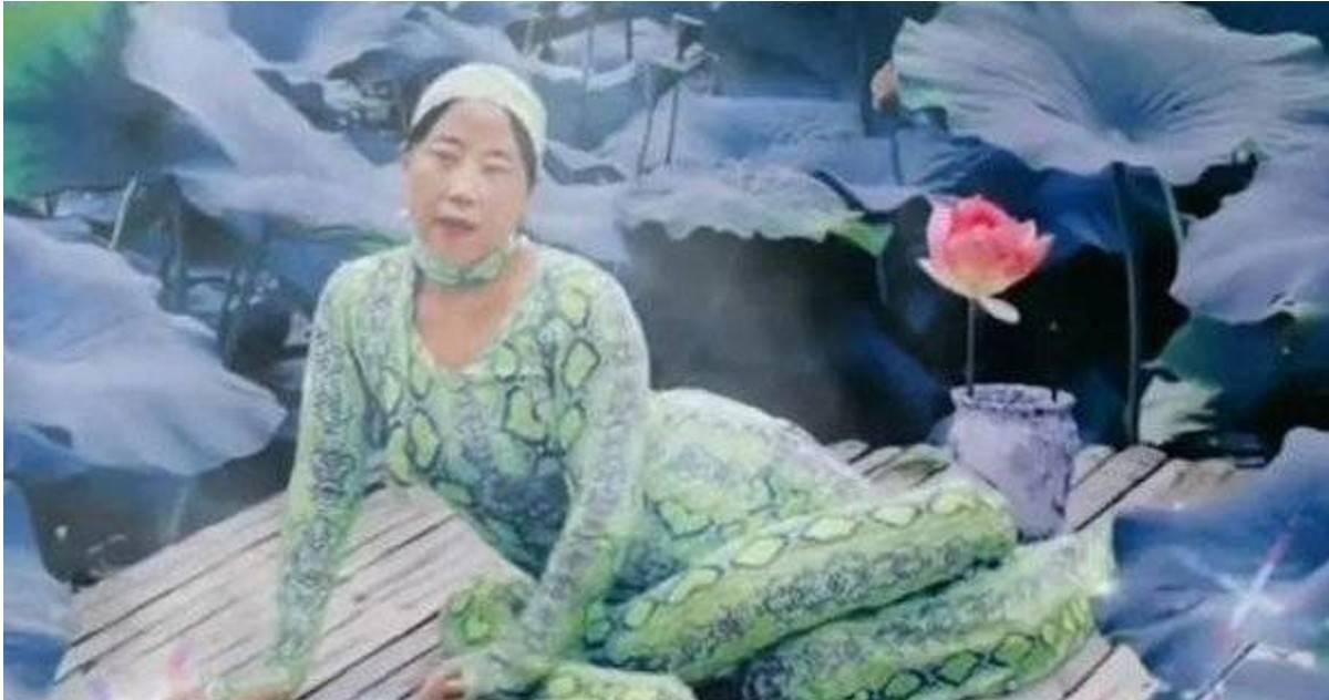 大媽蓮池cos青蛇 網友看完表示「是青蟒吧」急Call法海 | 國際 | CTWANT