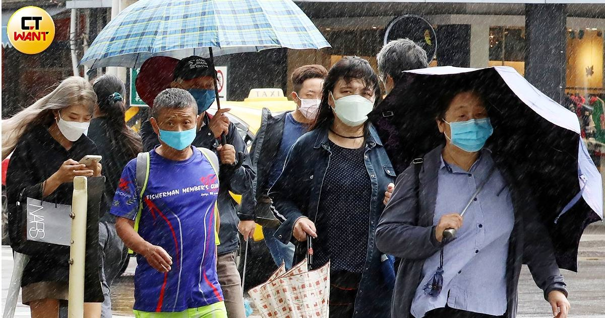 南部3日累積雨量破千「紫到發黑」 網友看傻眼：感覺被詛咒 | 生活 | CTWANT