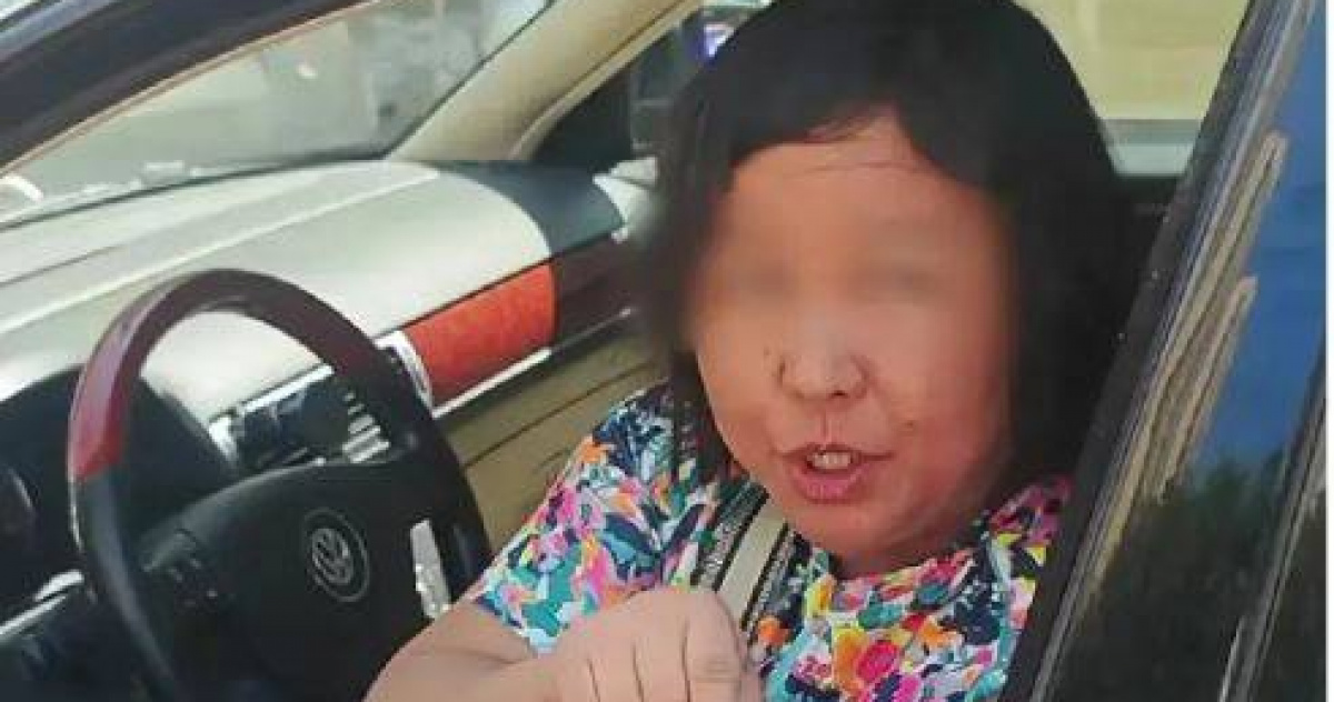 開使館車擋單行道…女駕駛嗆「外交豁免權」惹怒全網 身分被挖出慘了 | 國際 | CTWANT